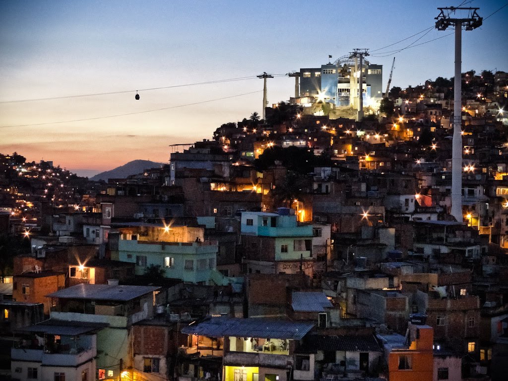 COMPLEXO EM PAISAGEM: Morro Do Alemão