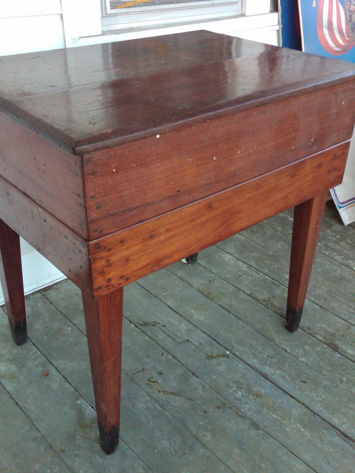 Country Charisma: Biscuit Rock Table