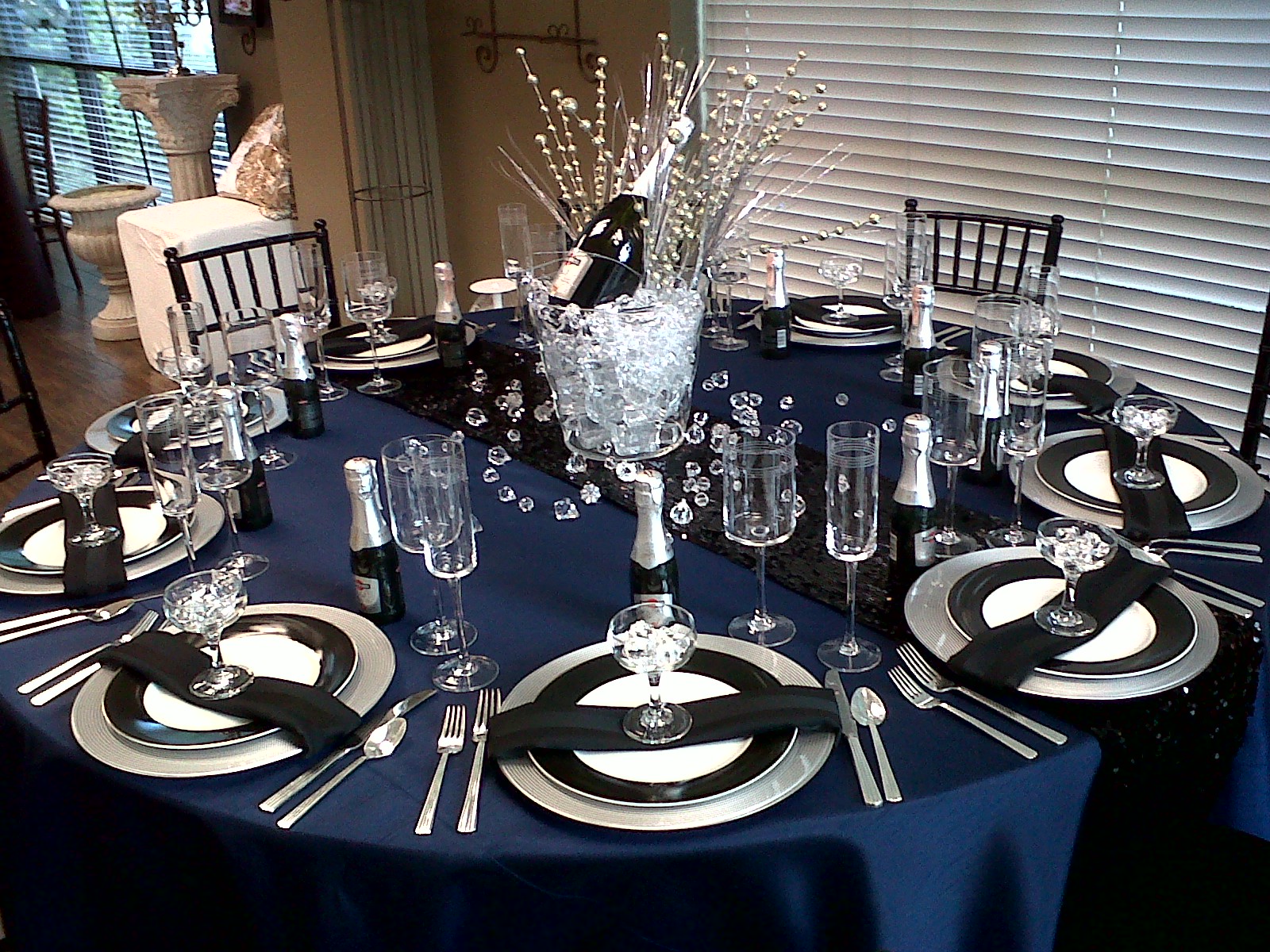 Great Table for many occasions! | Diamonds and denim party, Diamond ...