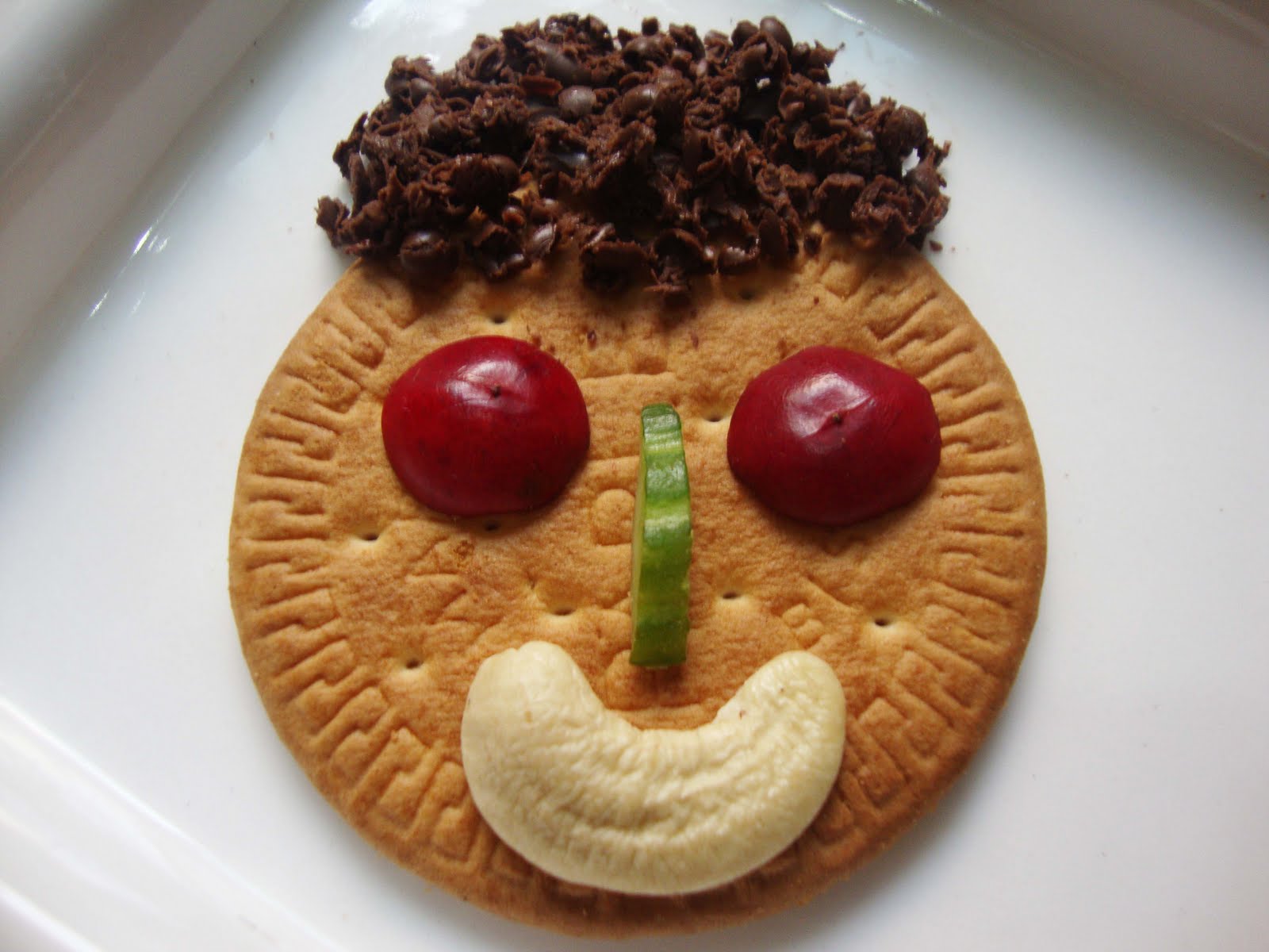 Recipes: Funny face from Biscuit