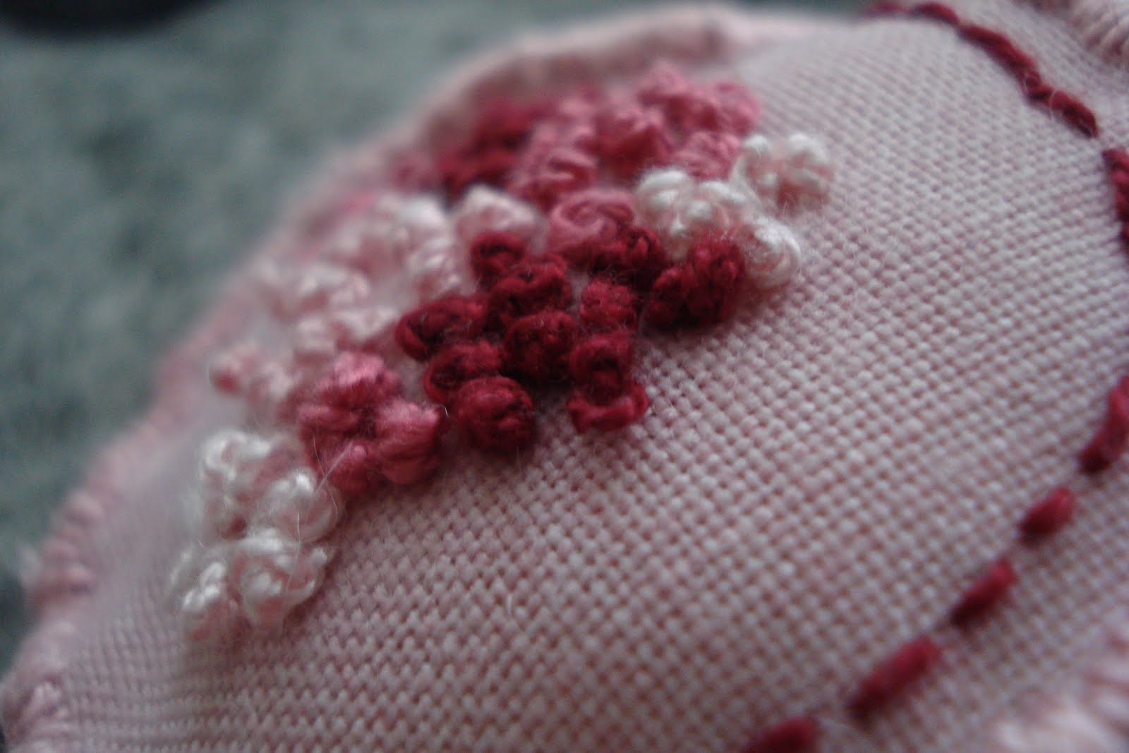Little Treasures: Fabric embroidered brooches