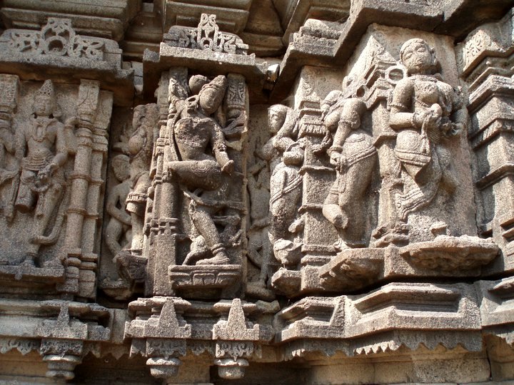 Travelogue Unlimited: Temples of Bahadurgad Fort : A Photo Feature