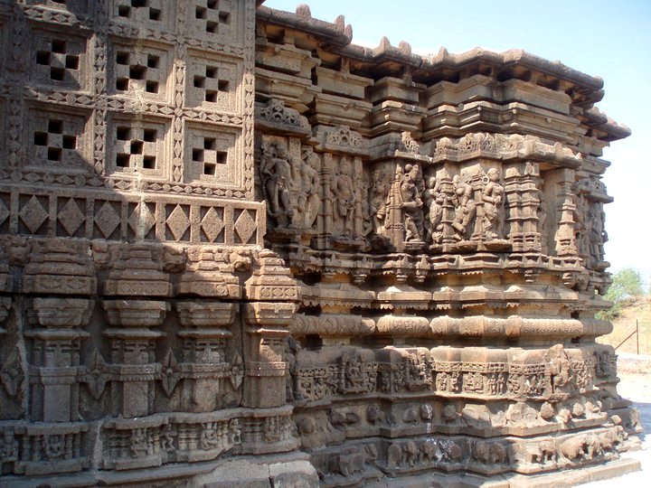 Travelogue Unlimited: Temples of Bahadurgad Fort : A Photo Feature