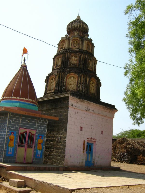 Travelogue Unlimited: Temples of Bahadurgad Fort : A Photo Feature