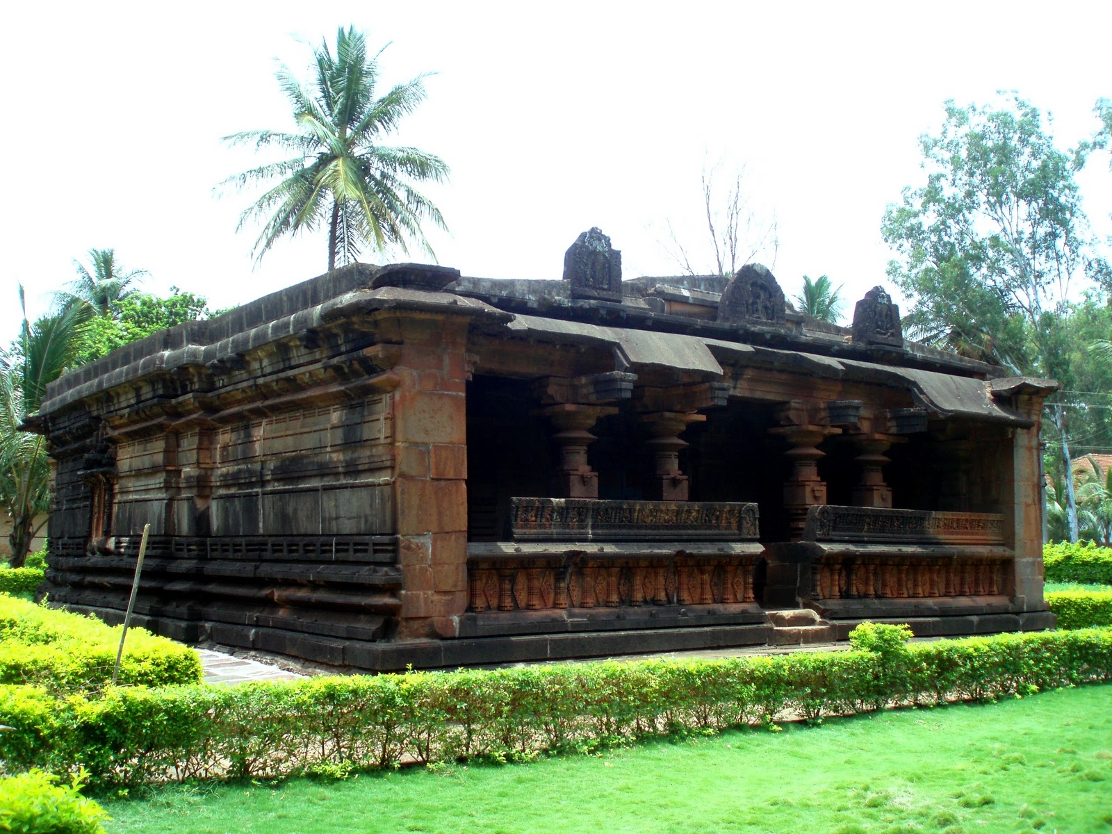 Travelogue Unlimited: Kamal Basadi and Belgaum Fort : A Photo Feature