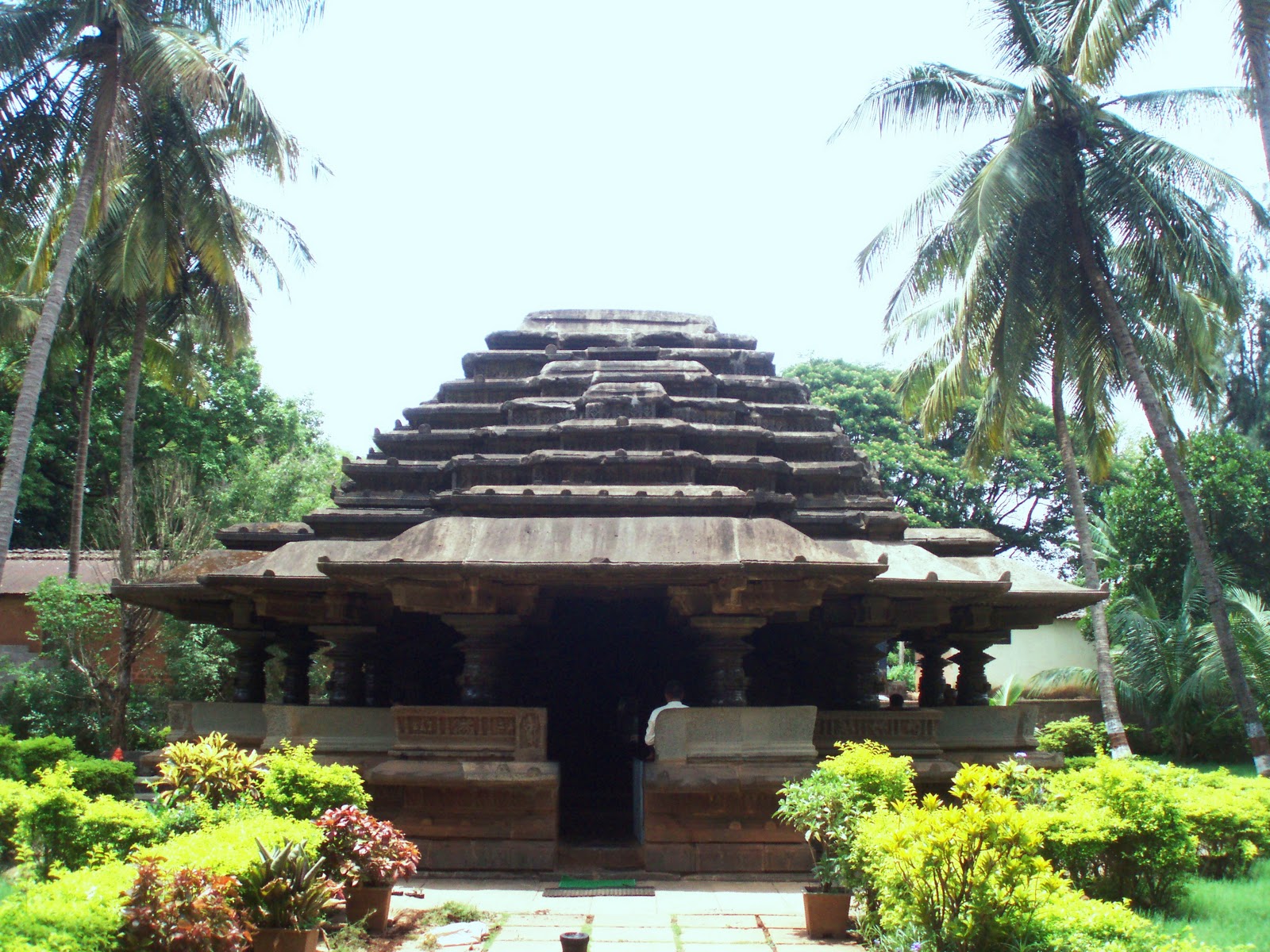 Travelogue Unlimited: Kamal Basadi and Belgaum Fort : A Photo Feature