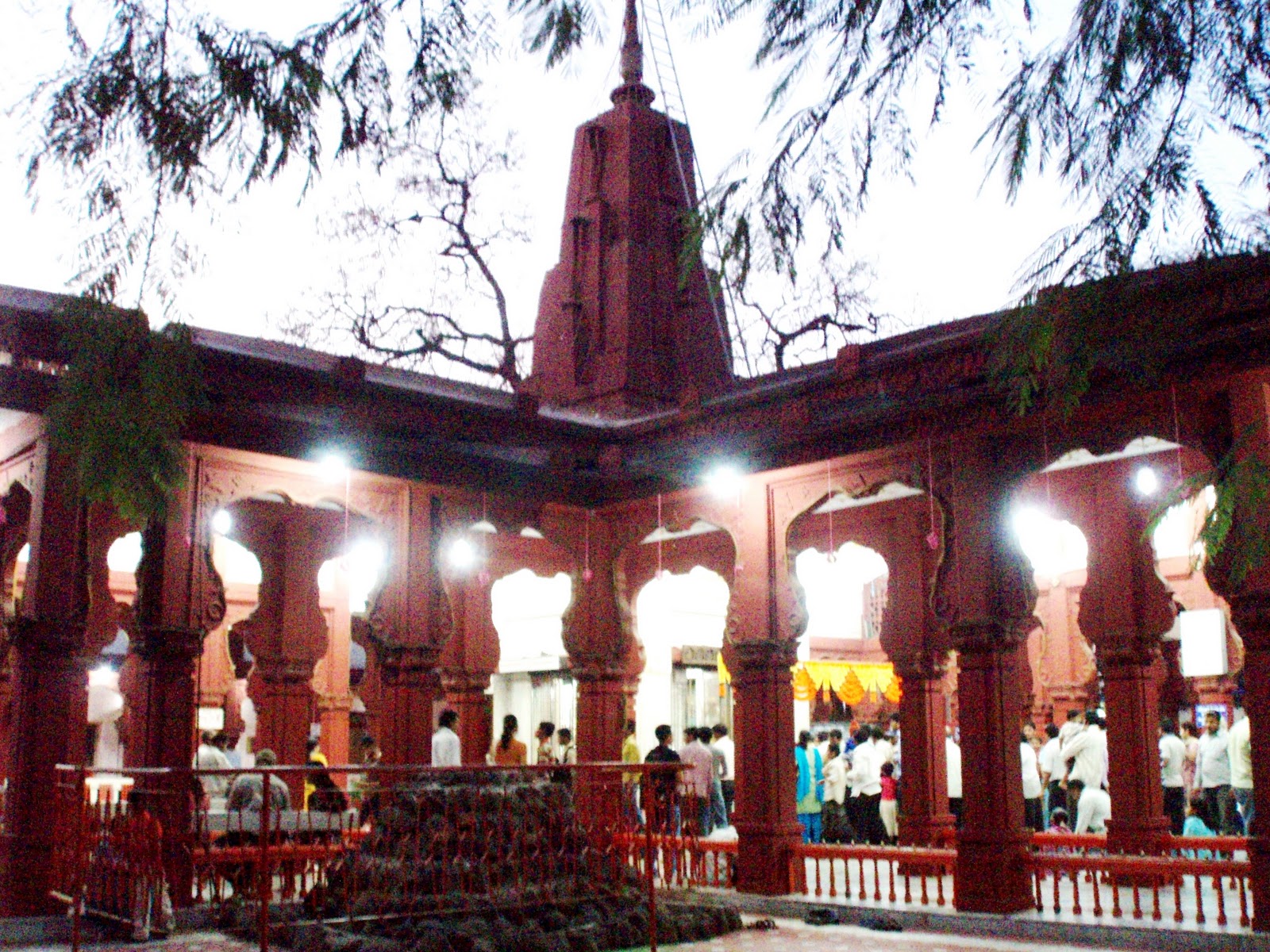 Travelogue Unlimited: Saras Baug Ganpati Temple: A Photo Feature