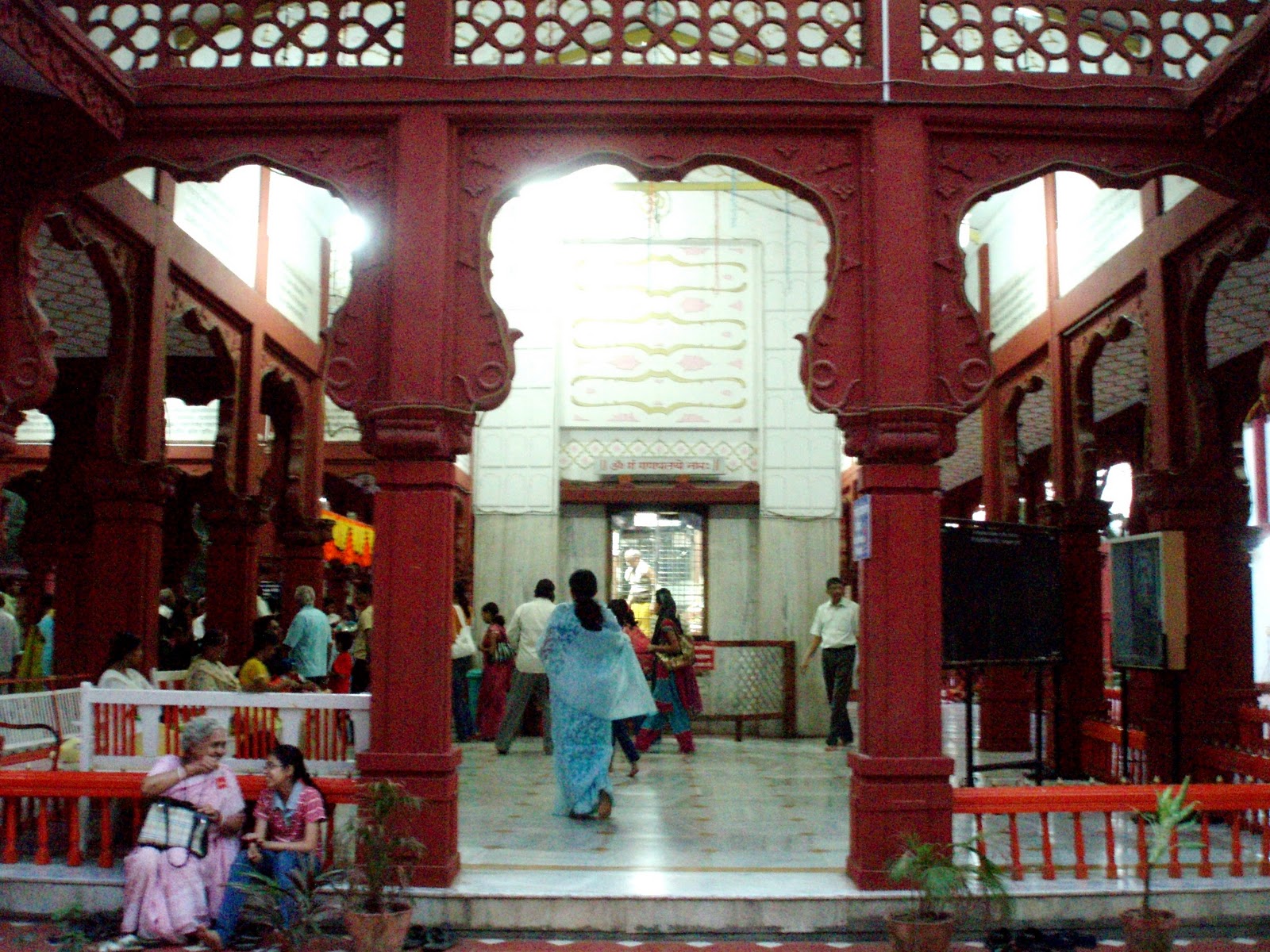 Travelogue Unlimited: Saras Baug Ganpati Temple: A Photo Feature