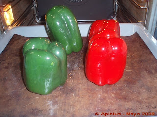 Pimientos morrones (rojo y verde) rellenos de carne y gratinados al ...