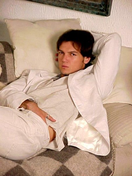 Looking For Paradise: Aaron Beas