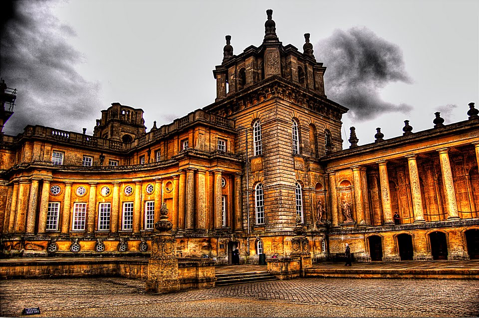 Willowbrook Park: Colonnades...