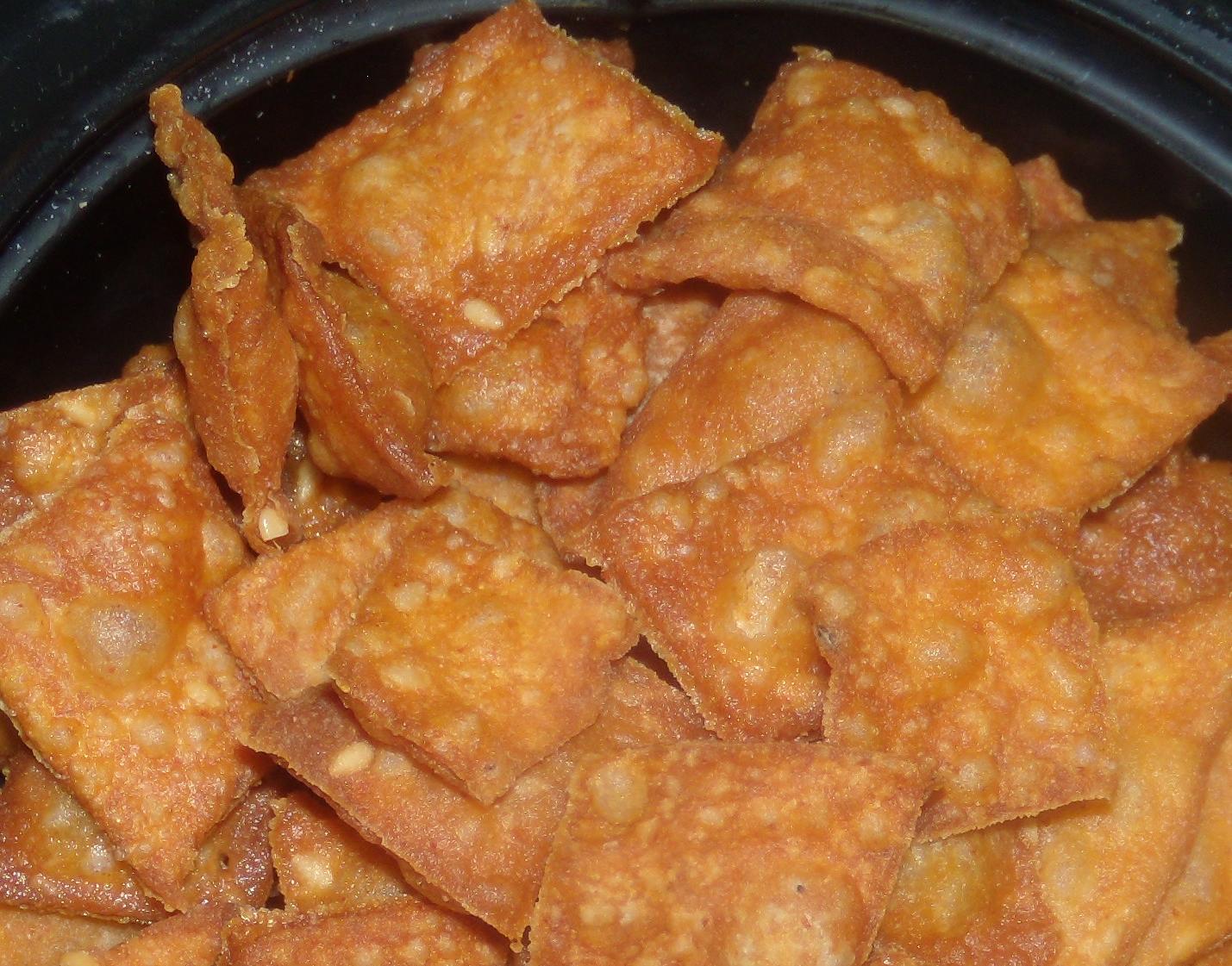 Sowmi's Kitchen: Crispy Maida Biscuits