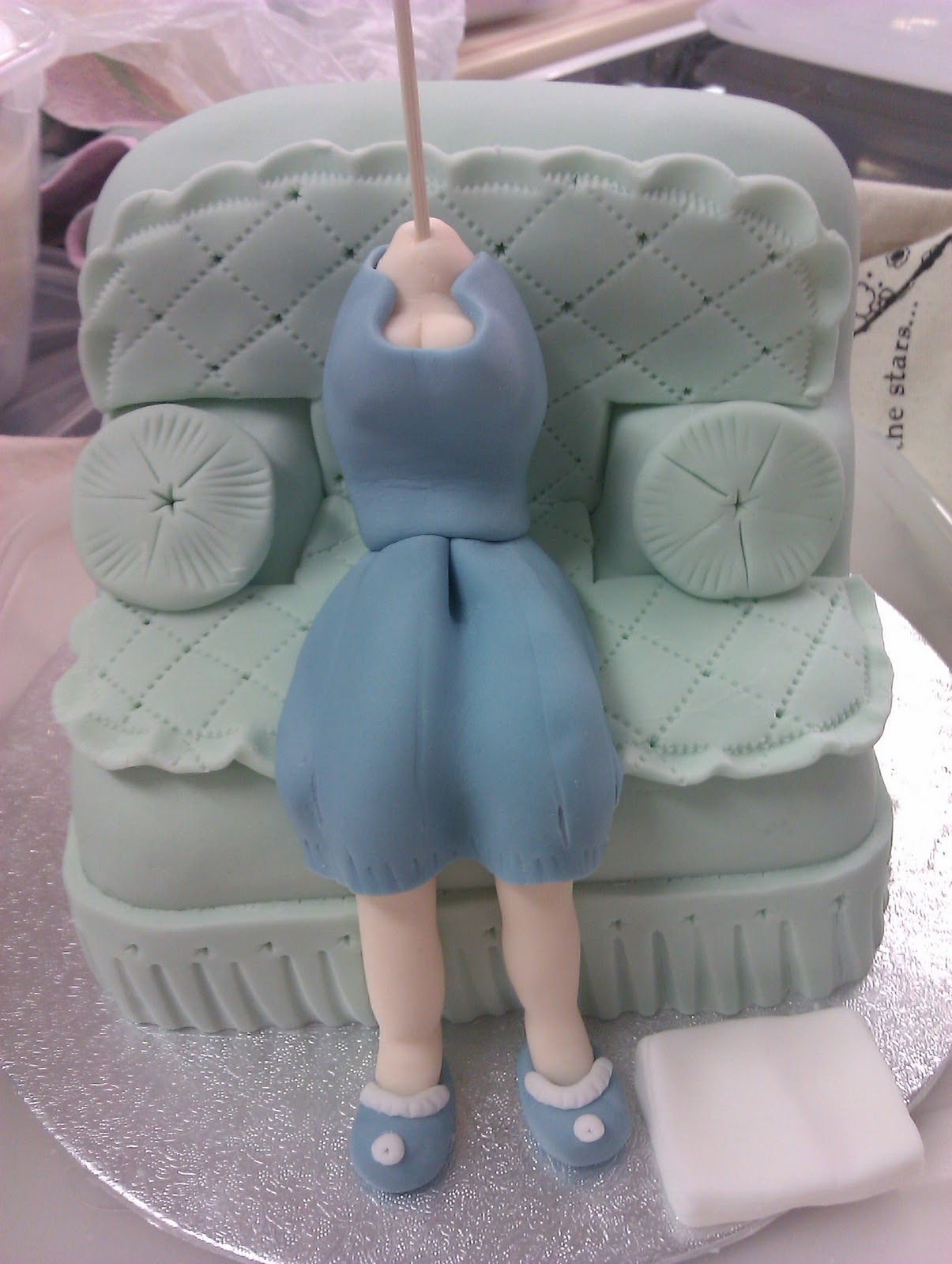 Abbie's Cake Adventures: An old lady in a chair (part two)