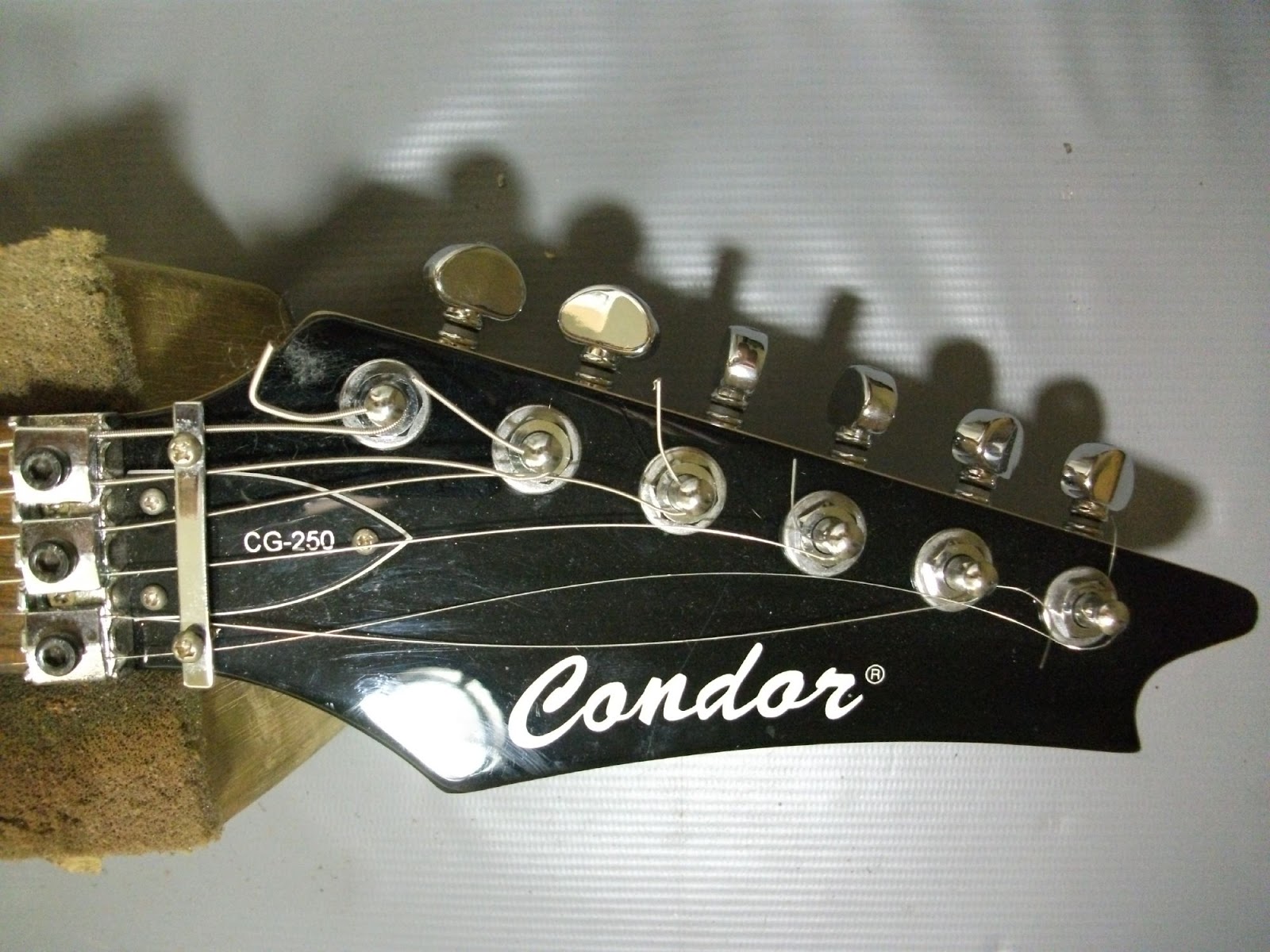 Guitar House Luthier Mogi Guaçu São Paulo : Guitarra Condor CG-250