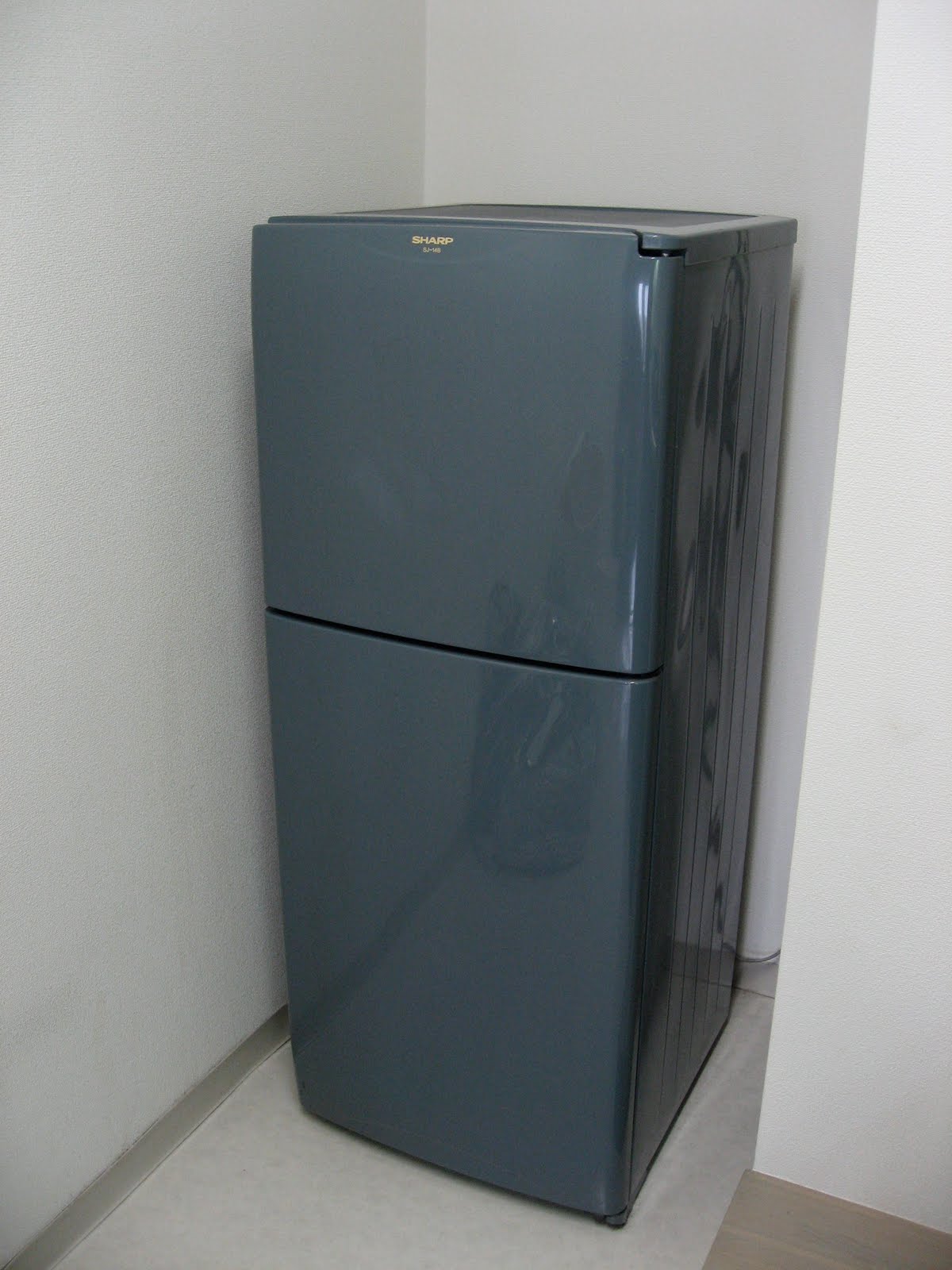 Harajuku Sayonara: Sharp fridge/freeze