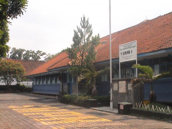 SMPN 1 BANDUNG LULUSAN 1971