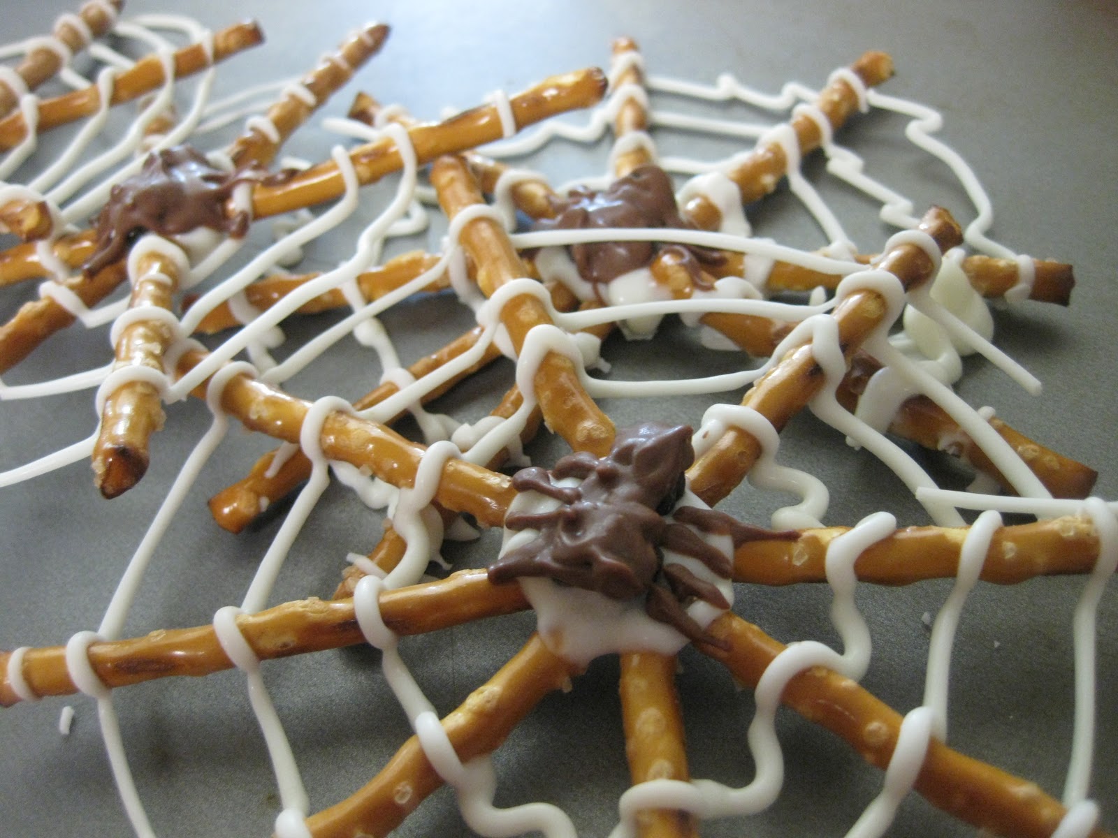 Mom Endeavors: Spider Web Snacks