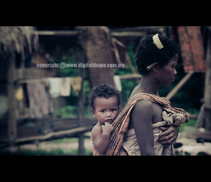 Los Bateq. Otro pueblo que se va disipando...en el paisaje