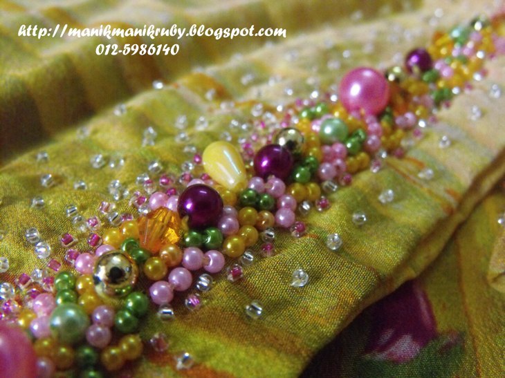 SuLaMaN MaNiK DaN LaBuCi: Manik Crumble Kak Rina Perlis