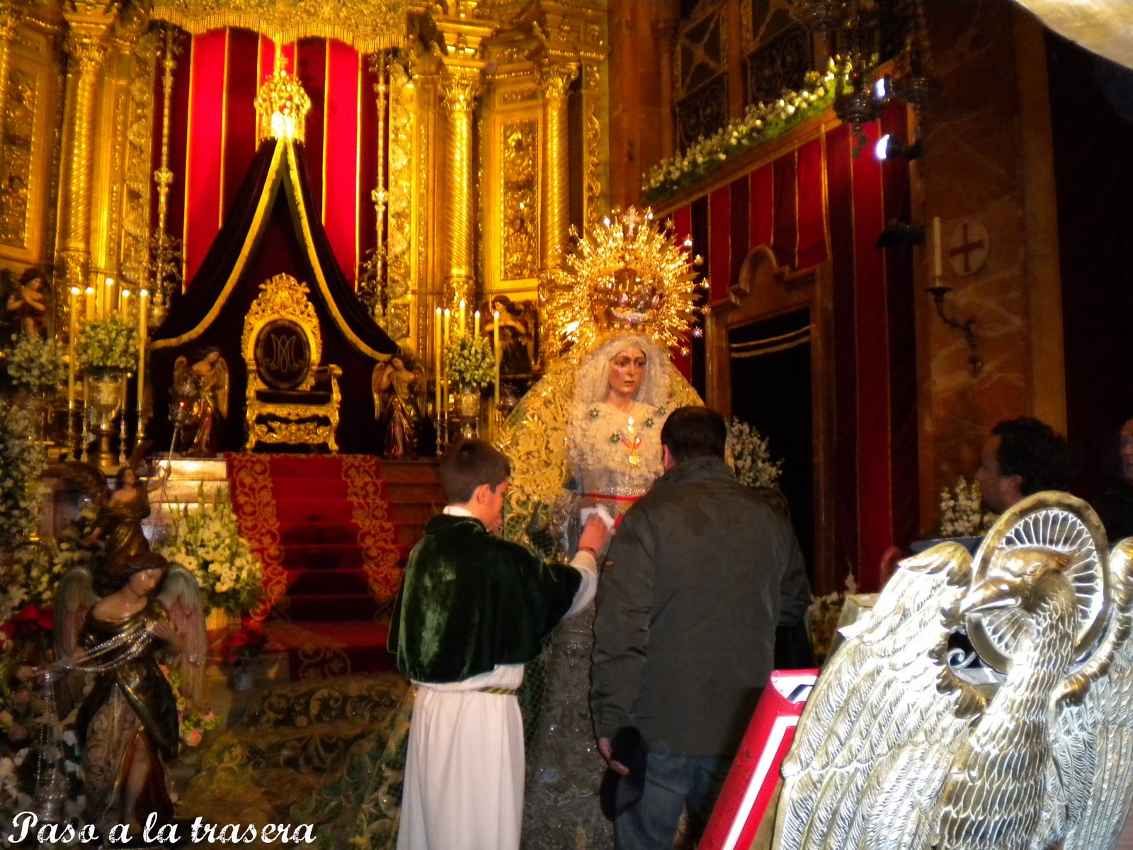 Paso a la trasera: Besamanos Esperanza Macarena