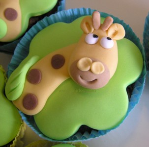 Cute Cupcakes. All The Time.: Funky Polkadot Giraffe