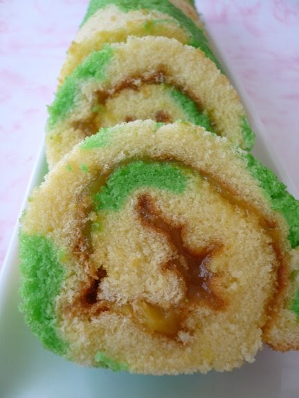 My Kitchen Snippets: Pandan Swiss Roll
