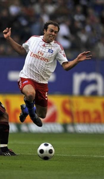 The Best Footballers: Joris Mathijsen plays as a centre back footballer ...