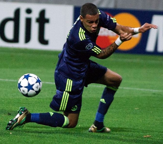 The Best Footballers: Gregory van der Wiel as a right back footballer ...