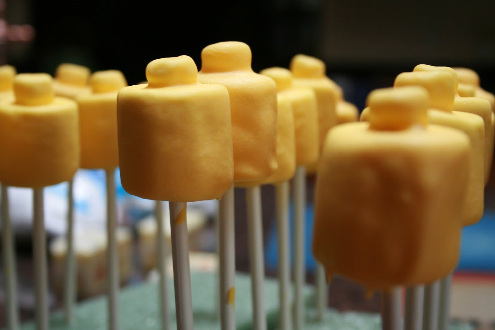 Domestic Diva Dishes: Lego Pops