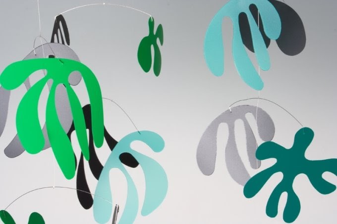 11 Seconds: Hanging Mobiles