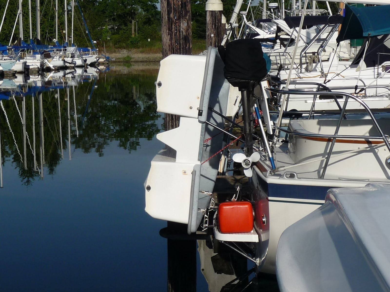 Nonsuch30: Swim Platform (Dinghy Davits)