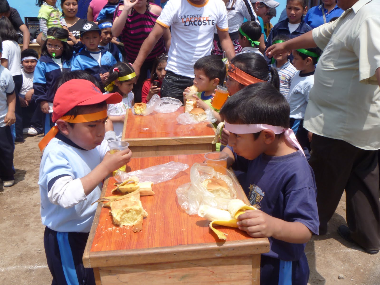 I.E GOTITAS DE AMOR: LOS COMELONES