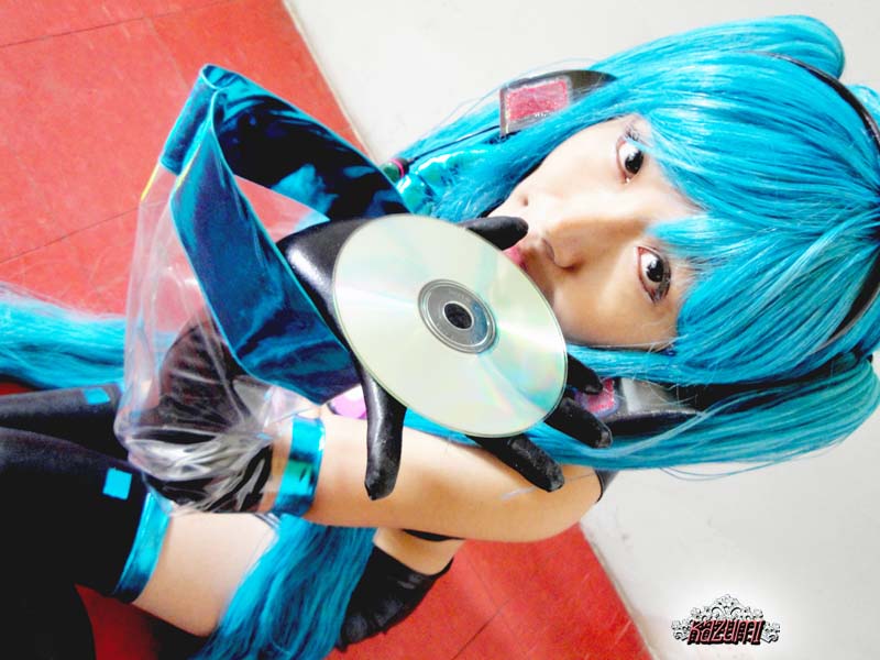 Cosplay de Hatsune Miku Ver. Space Channel 39 (Vocaloid) | KaZuMi Kawaii