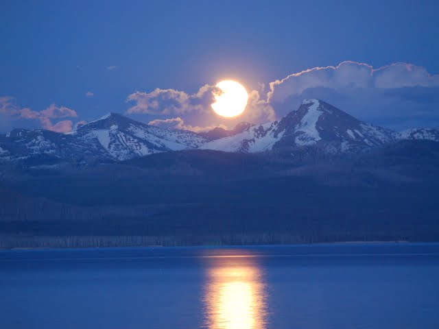 Al's Photography Blog: Skywatch Friday - Moonrise Over Yellowstone Lake