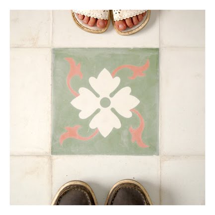 Pisos Calcáreos: Piso blanco con Flores
