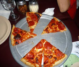 La Cueva del Chicken Inn trajo la pizza a PR|De Puerto Rico Pal Mundo