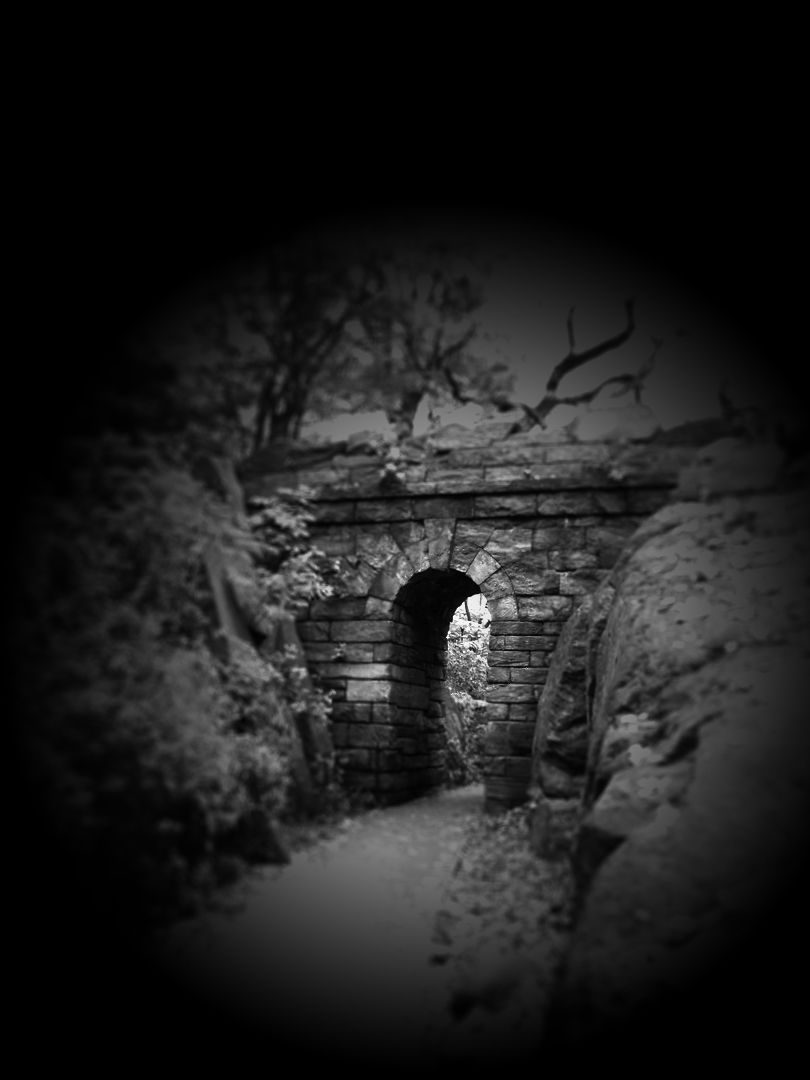 Ed's Free Photoshop Tutorials: Simulate Pinhole Photography in Photoshop