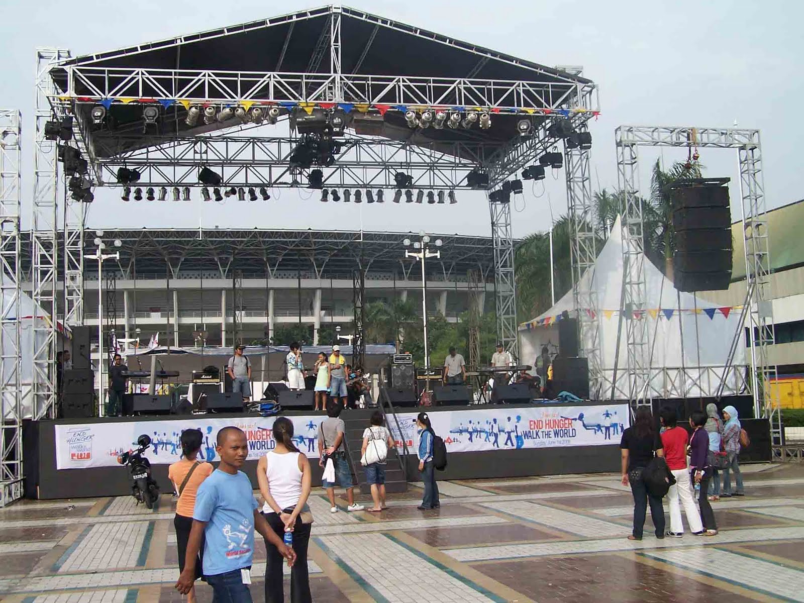 D'DAY BAND INDONESIA: D'DAY Perform di Pantai Carnaval Ancol