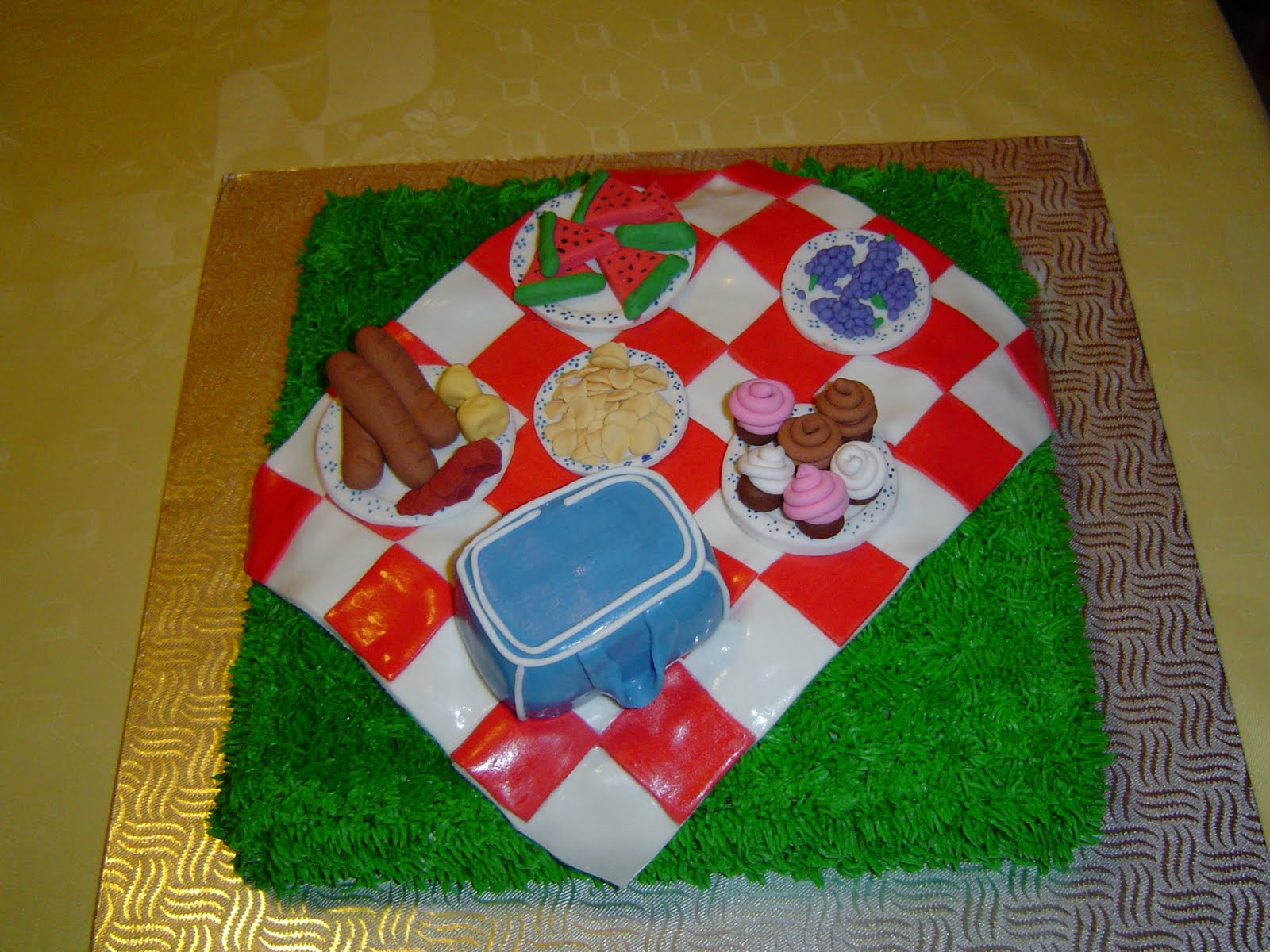 Cakes by Jess: Picnic Cake!