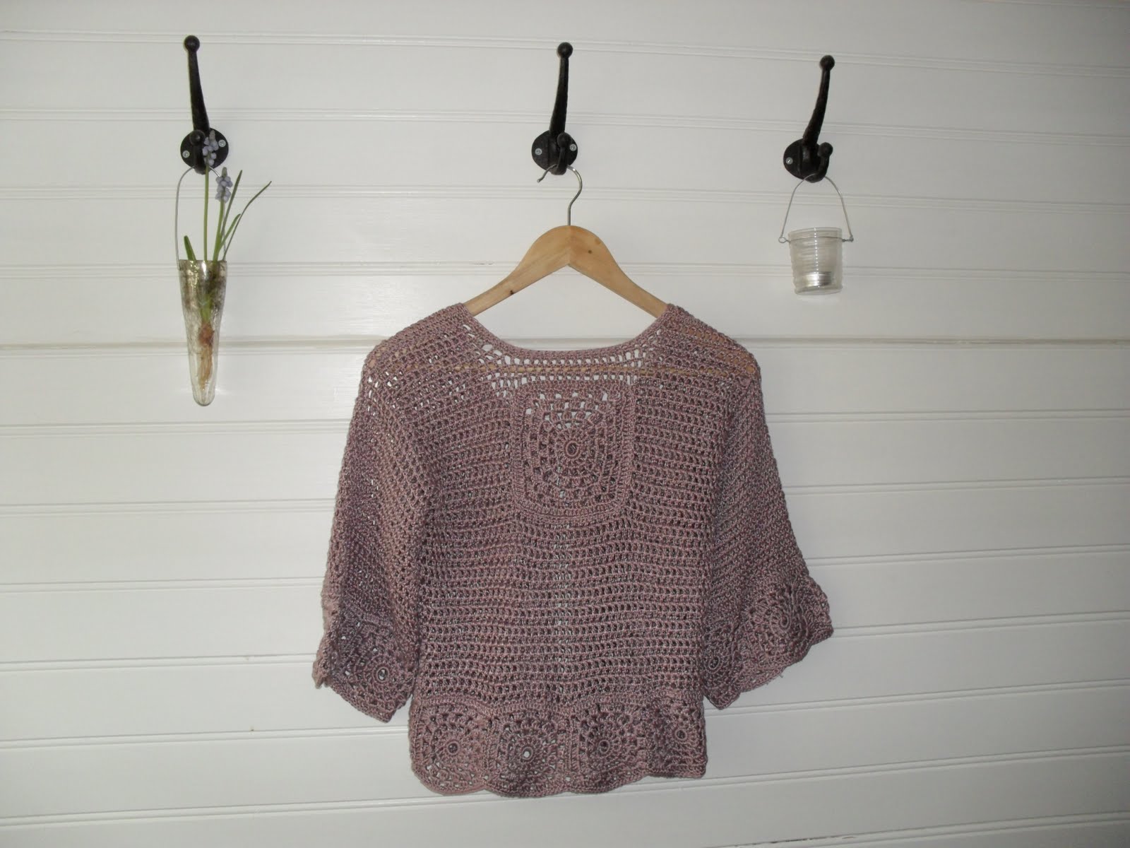 Leontina´s cottage: Virkad kofta med mormorsrutor