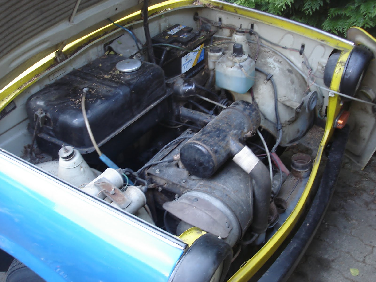-Electric Trabant-: Chapter 2, Removing the engine.