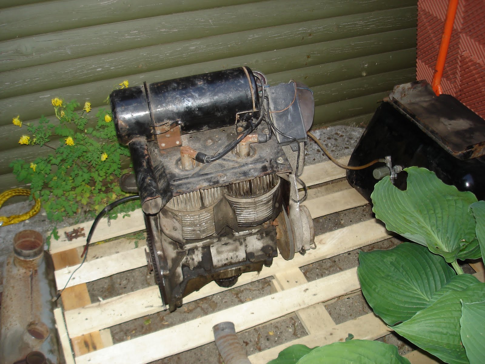 -Electric Trabant-: Chapter 2, Removing the engine.