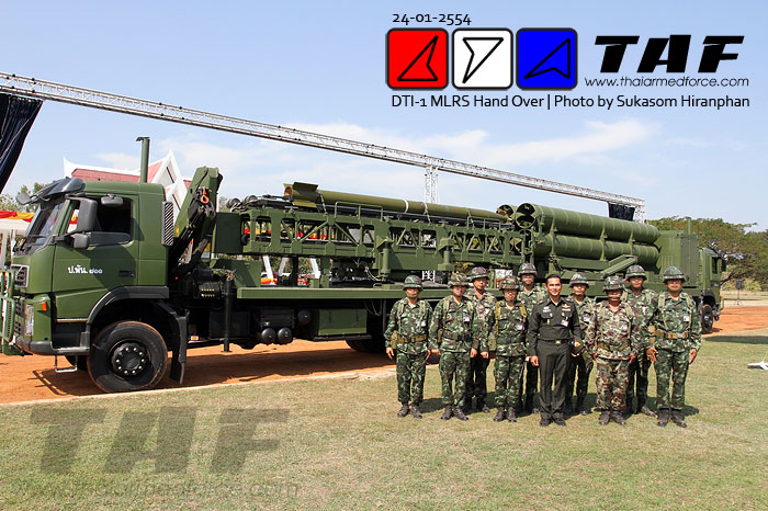 THAIDEFENSE-NEWS: การส่งมอบต้นแบบจรวดหลายลำกล้องแบบ DTI-1 ให้กับกองทัพบก