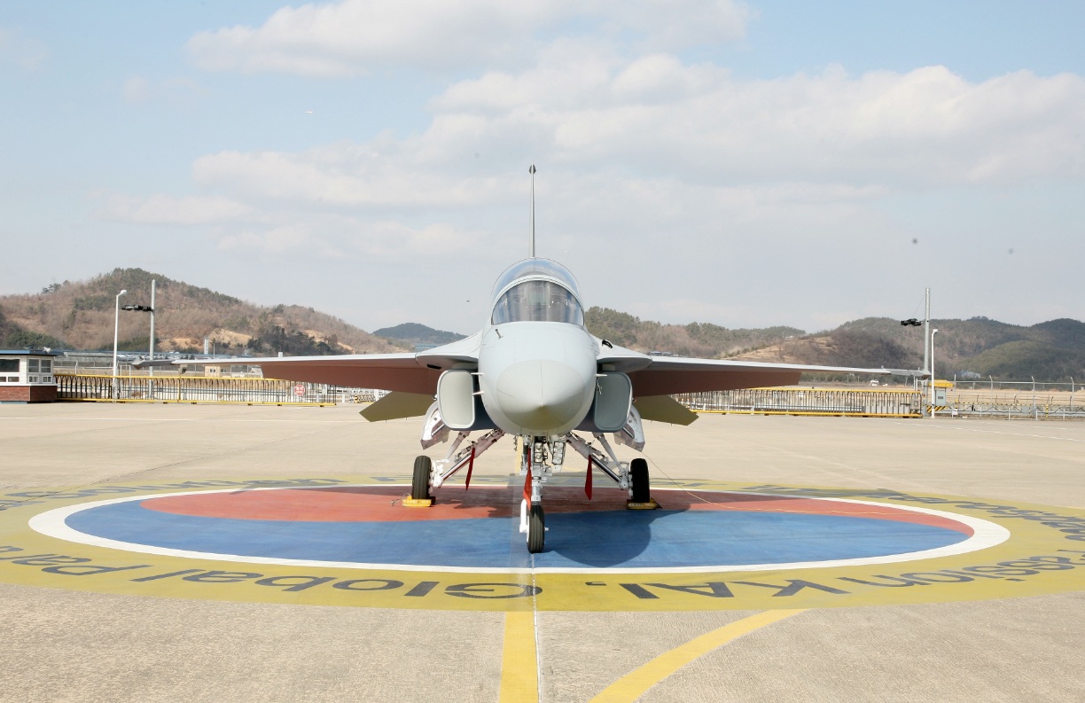 THAIDEFENSE-NEWS: KAI TA-50 Rolls out