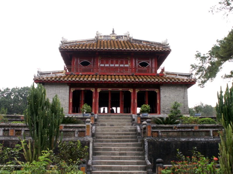 Voyages: Hué : le tombeau de Ming Mang