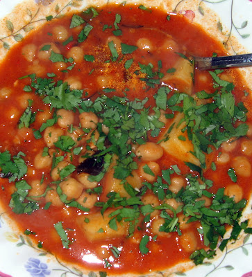 Chachi's Kitchen: Chana Bateta; Spicy Chickpeas and Potatoes