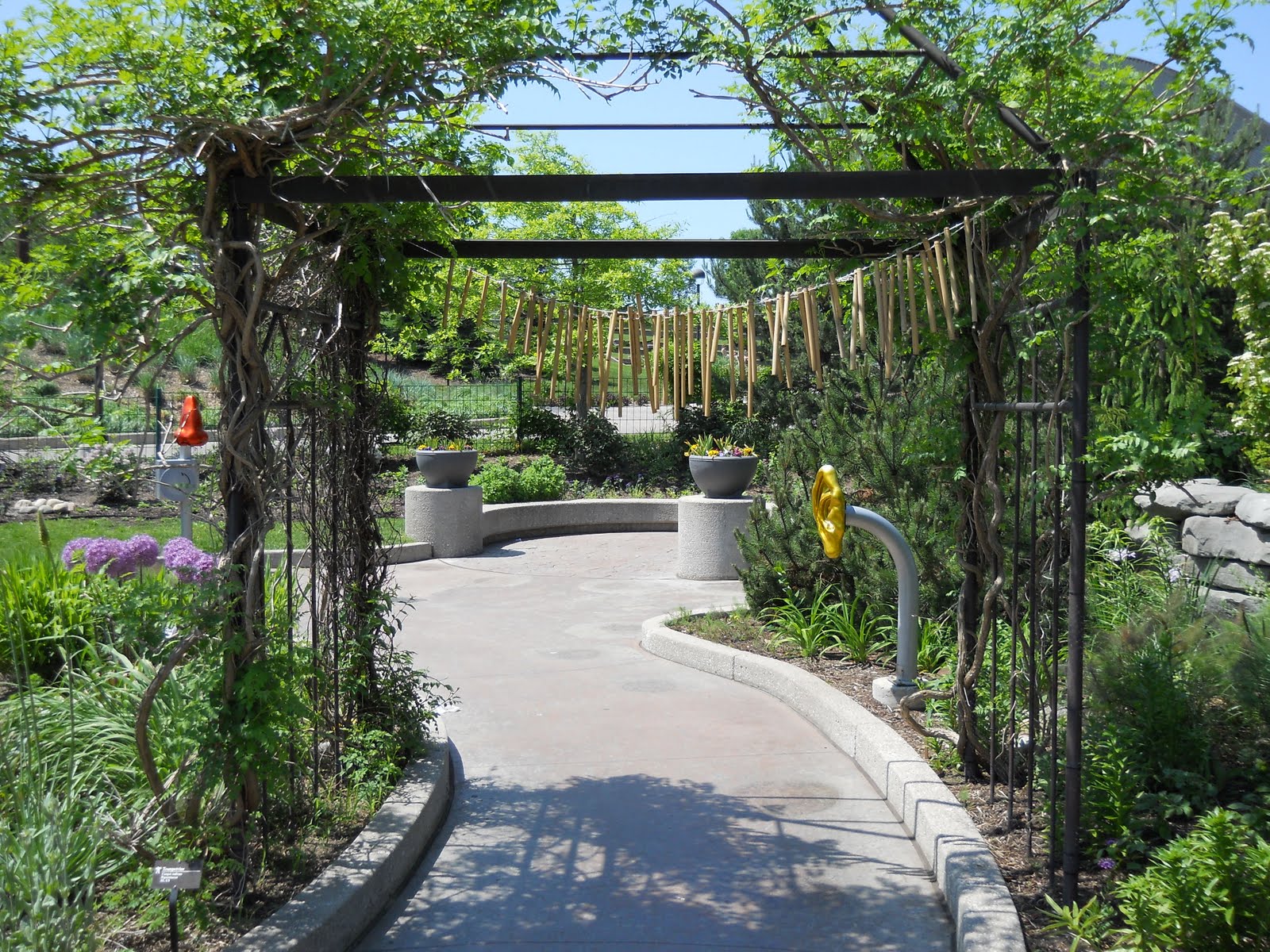 The Fleck Family: Visit to Frederik Meijer Gardens