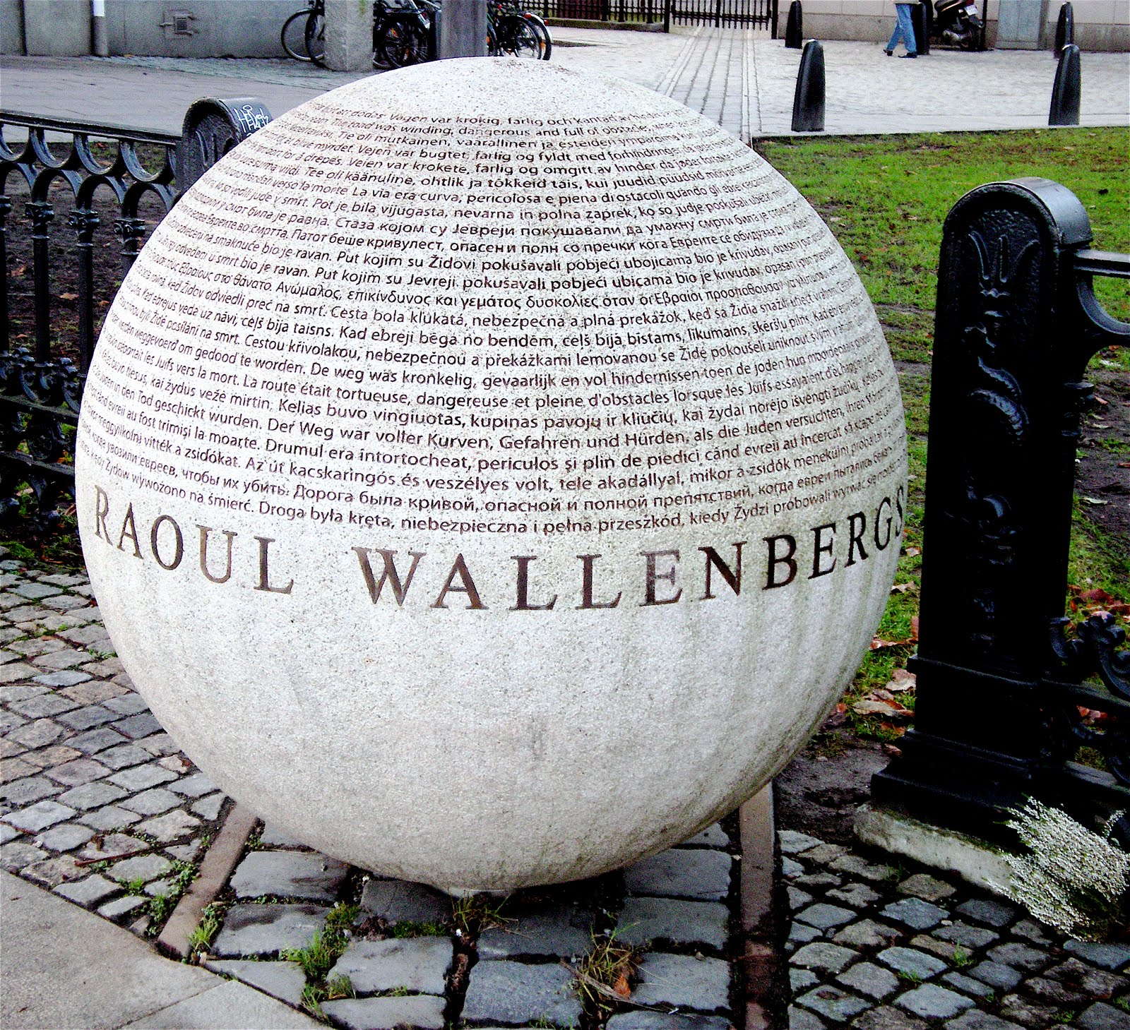 Då och nu: Raoul Wallenbergs torg