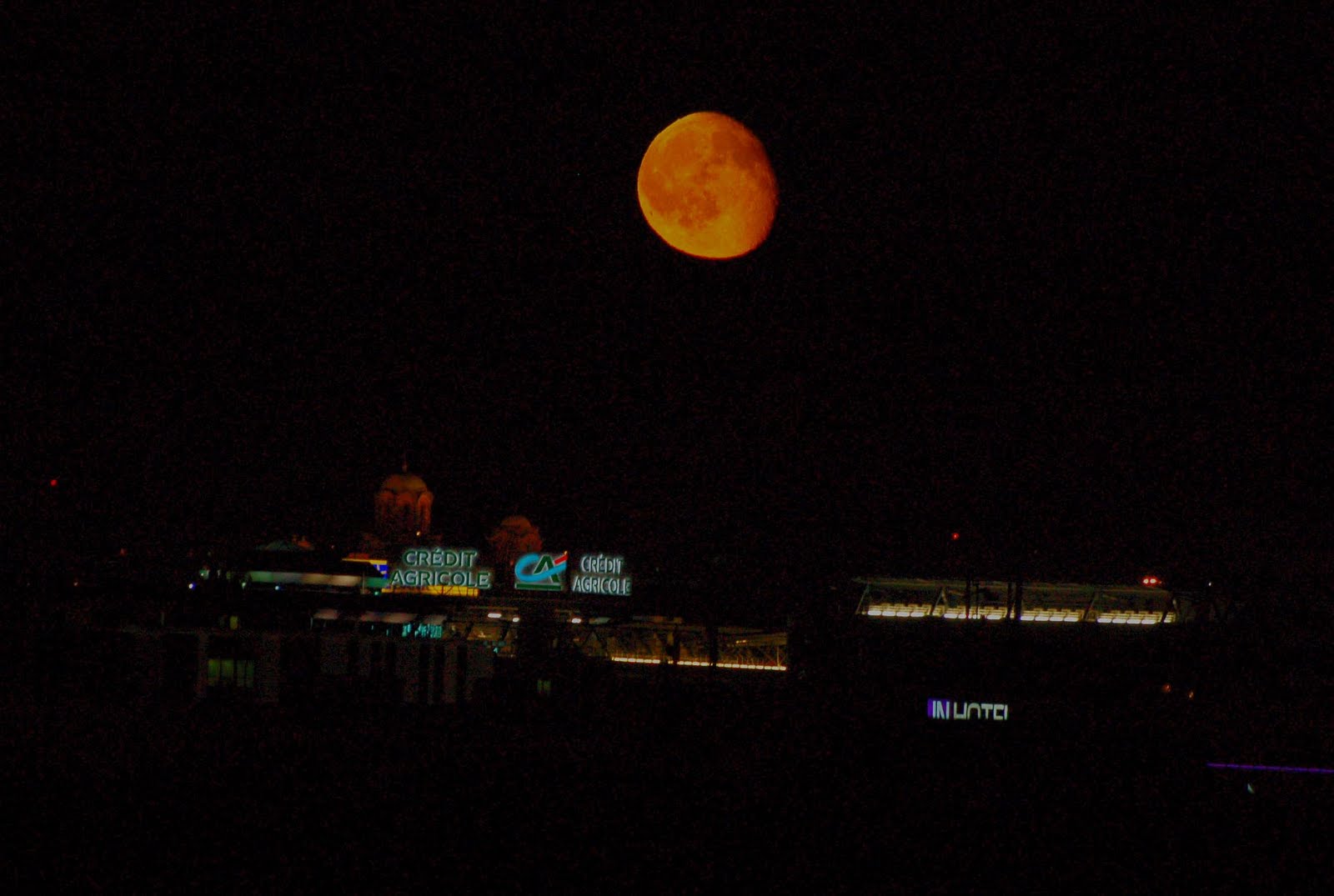 A Yankee-in-Belgrade: SKYWATCH--the big orange moon