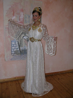 Robe traditionnelle marocaine: belle robe blanche